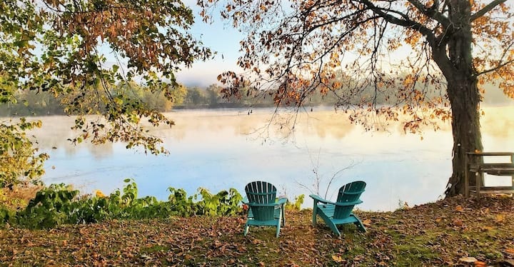 Riverbreeze Cottage•waterfront• Serene Autumn Stay - Lewisburg, PA