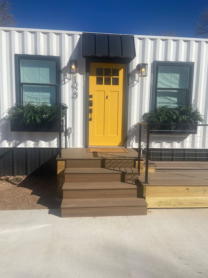 Puerta Amarillo (Yellow Door) - Amarillo, TX