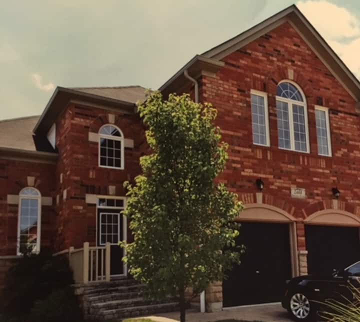 Contemporary Charming House - Burlington