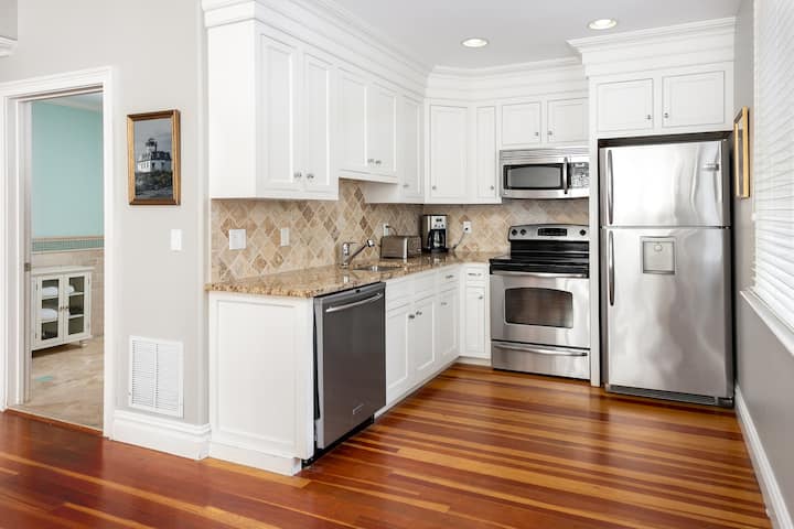 Studio @ Pelham Court Special Pricing Available - Newport, RI
