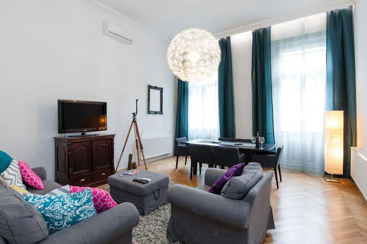 Downtown, Spacious Lr + 2 Br. 70+m2 - Budapest