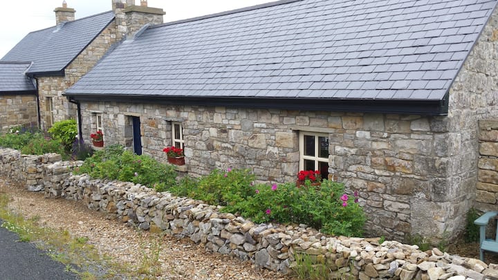Pat's Cottage,Donegal Coastal Retreat.Creevy Pier. - Cabins for Rent in ...