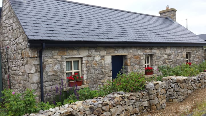 Pat's Cottage,Donegal Coastal Retreat.Creevy Pier. - Cabins for Rent in ...