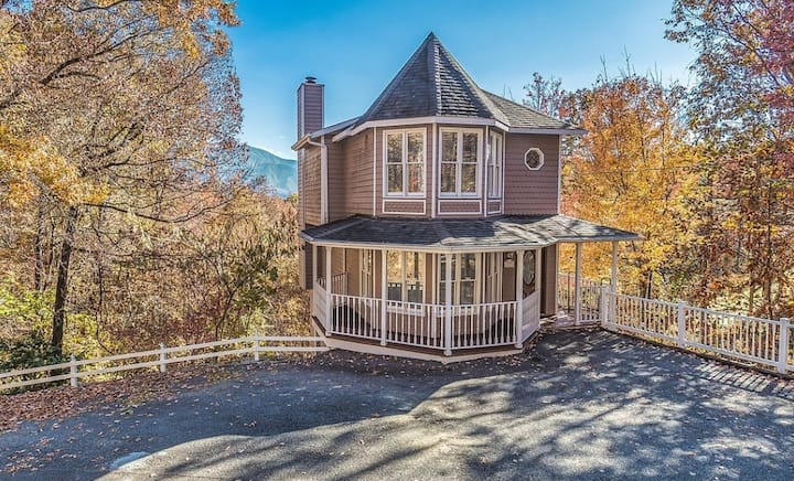 Dolce Dreams - Victorian Chalet In Gatlinburg - Gatlinburg, TN
