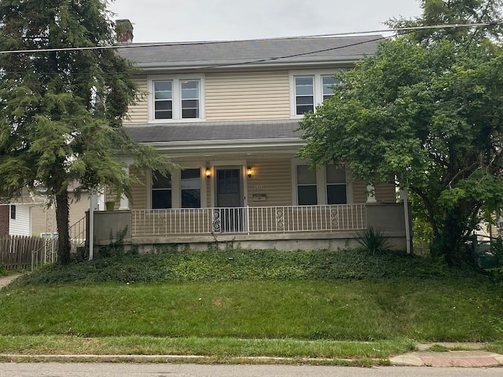 Cozy Top Floor Oasis - Cincinnati