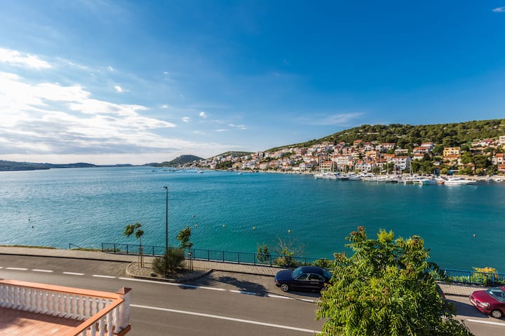 Apartment Emma-a  For 2-4 Tisno - Murter