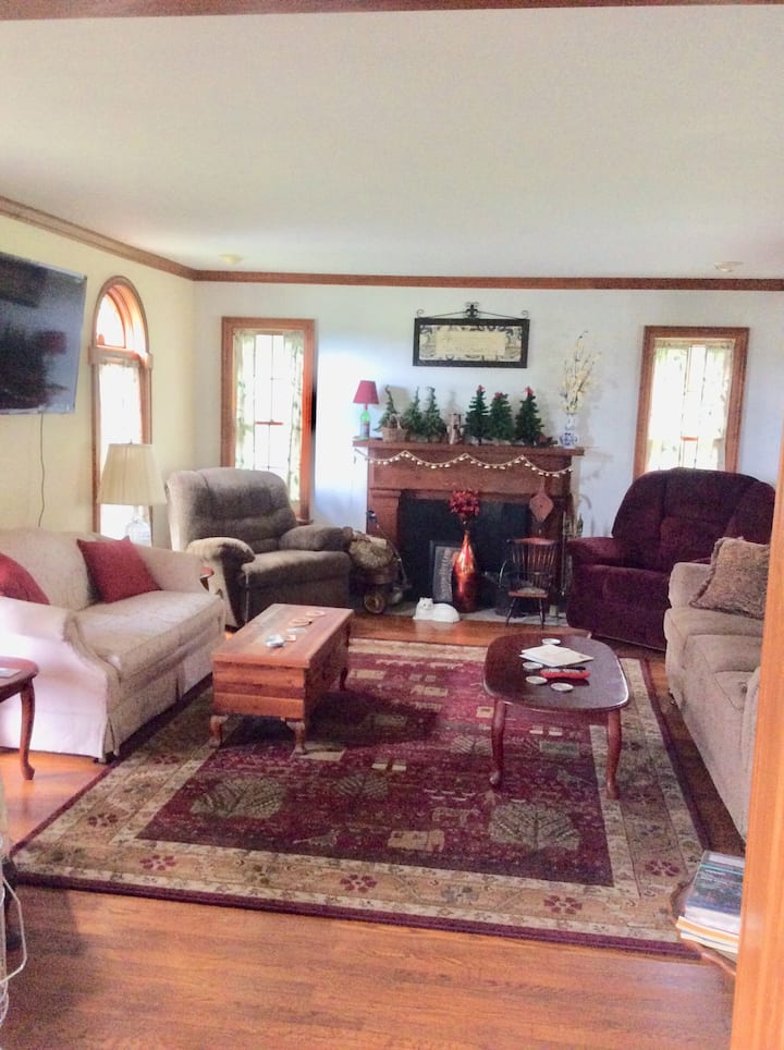 Welcoming 1 Bedroom (Red Room) In A Bnb - Hamilton, NY