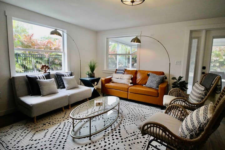 Modern Boho Retreat With Piano. Fenced And Gated! - Lakeland, FL