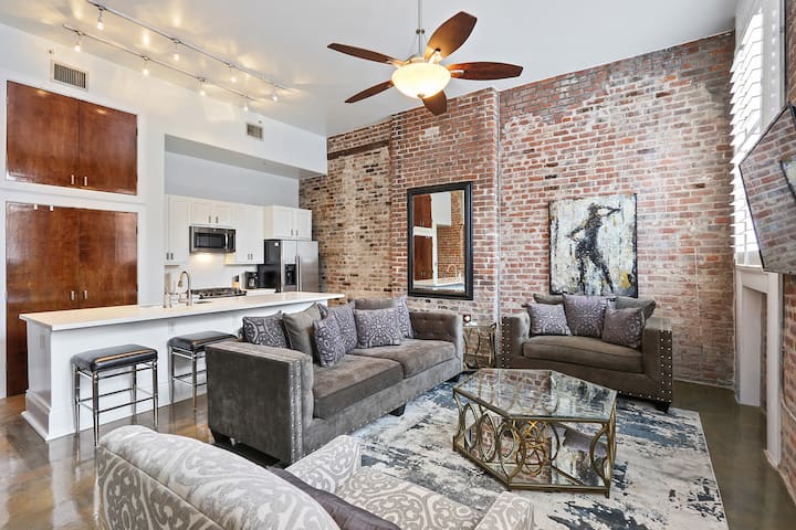 ***Historic Condo With Modern Vibe, Parking & Pool - New Orleans, LA