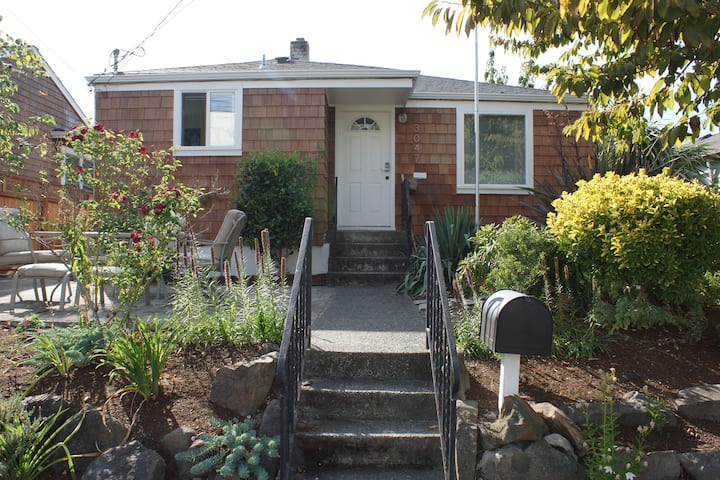 Alki Beach Getaway, Near Downtown Seattle - 시애틀