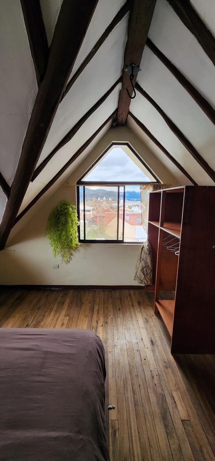 Habitación Con Baño Compartido - Cuenca