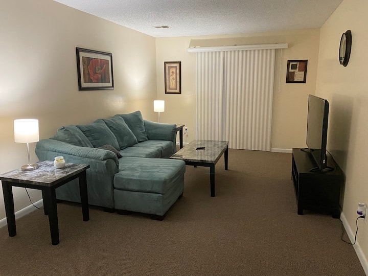 Graceland Suite #7 - Decatur, IL