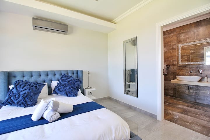 Caribbean Estate By Top Destinations Rentals - Port Edward