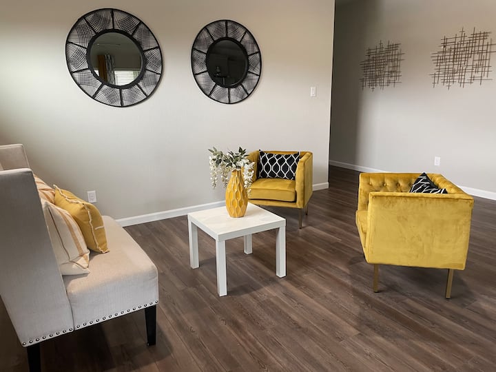 Entire House | Gorgeous, Spacious Suburban Home. - Midlothian, TX