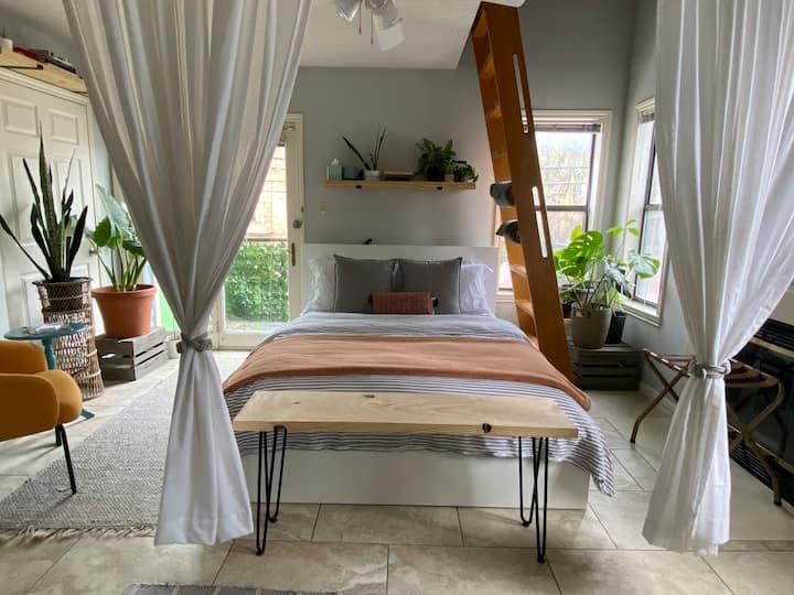 Downtown Austin Vacation Rentals & Homes - Austin, TX | Airbnb
