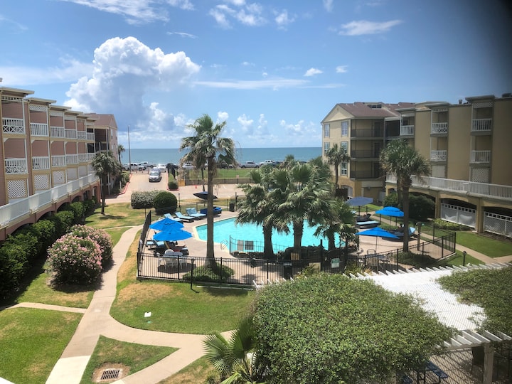 Beautiful Beach & Pool Front Condo Renovated - Galveston Island, TX