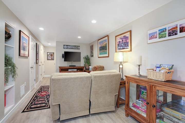 Patricia's Suite ~ Private Basement Apt~420 Okay!! - Westminster, CO