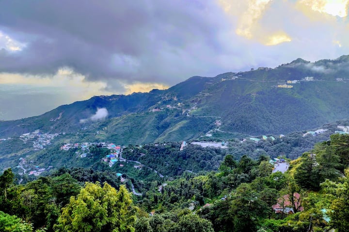 Sun 2bhk | Mall Road 5 Mins Walk | Doon View - Mussoorie