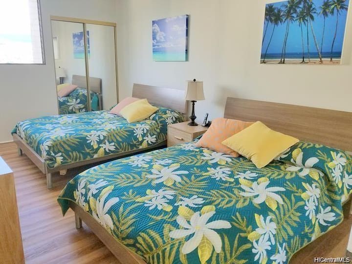 Waikiki 1 Bedroom Condo 20th Floor W/free Parking - Honolulu, HI