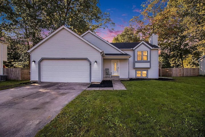4 Bed 2 Bath Full Home - Notre Dame, IN