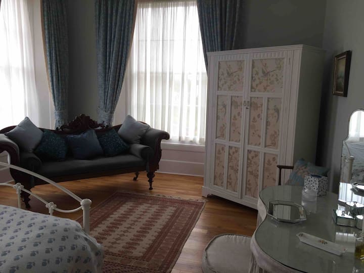 Historic Cod House In Village Setting - Jersey