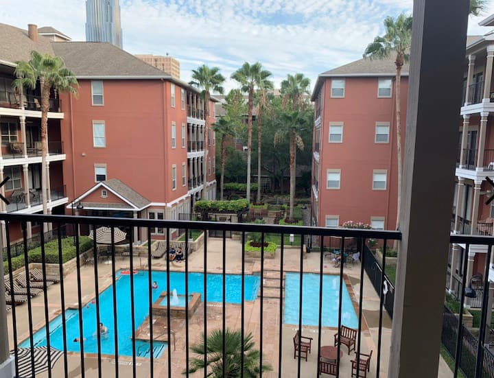 An Oasis In A City With Excellent Location!!! - Houston, TX