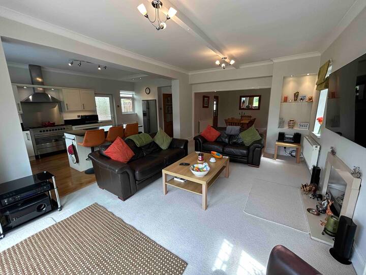 Spacious Luxury Home With Games Room & Open Fire - Chester