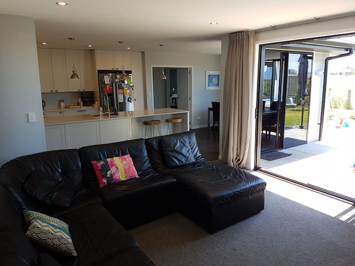 Beach Days And Cozy Stays! - Sleeps Seven - Papamoa