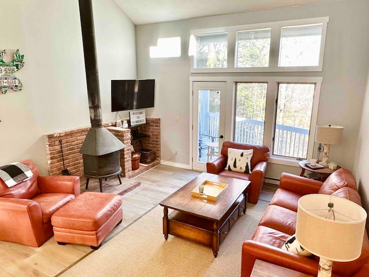 Slopeside Mountain Townhome - 5 Min Walk To Lifts! - Stratton Mountain, VT