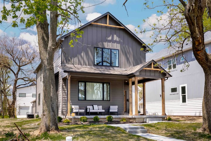 Luxury 4bdr Home Near Downtown - Indianapolis, IN