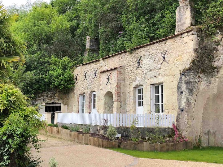 Nuit Insolite Dans Une Troglodyte ! - Amboise