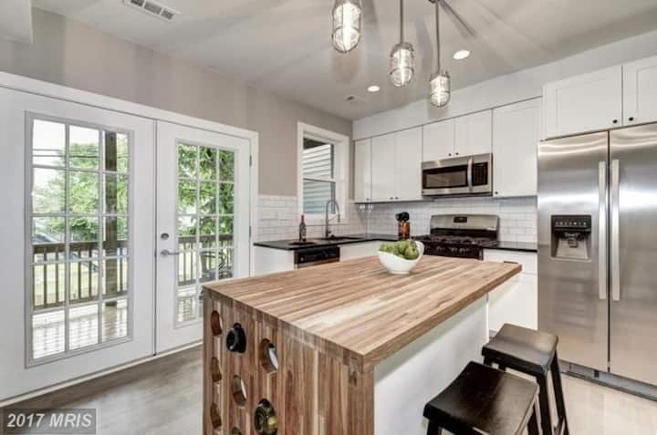 Dc Retreat: 3br Home W/ Free Parking Near Capitol - Washington, D.C.