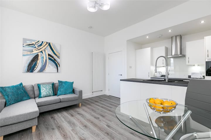 Modern 2 Bedroom City Centre Apartment - Aberdeen, UK