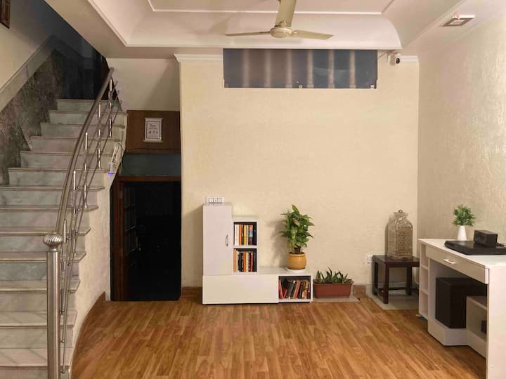 Spacious Studio Room - Delhi