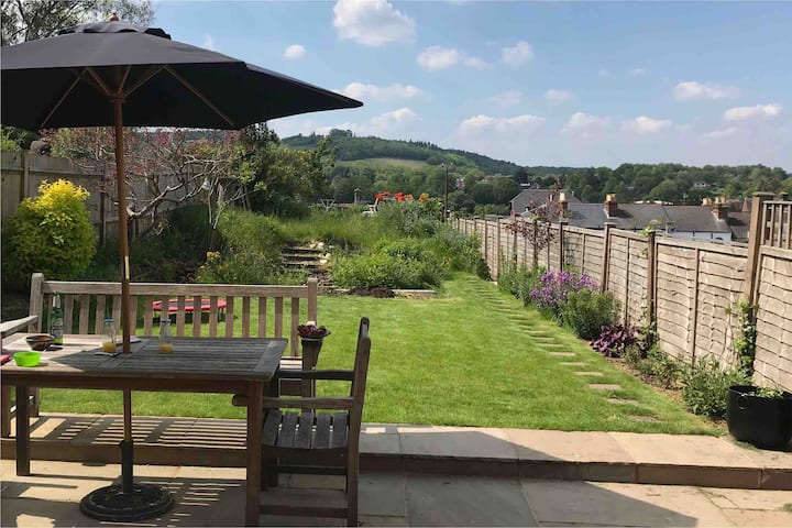 Stunning Large 4 Bed Home In Dorking Town Centre - Dorking