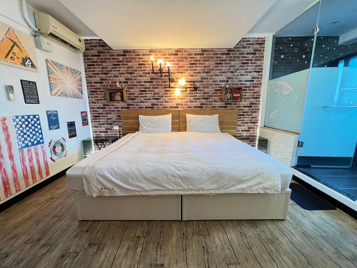 家庭房ㄧ雙床加一小床|獨立衛浴|近鹽埕埔捷運站、愛河、駁二 - Kaohsiung City