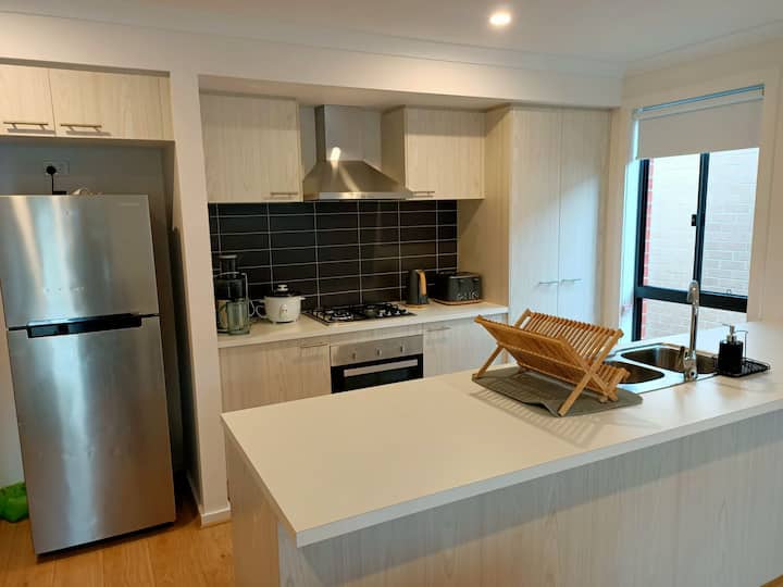Fully Furnished Bedroom With Private Bathroom - Bendigo