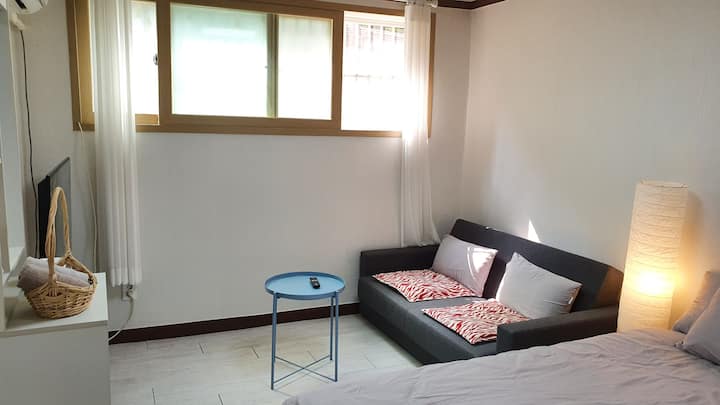 《機․生․層》 천왕산 자락에 있는 안락한 숙소. 편리한 교통, 서울여행자를 위한 숙소 - Bucheon-si