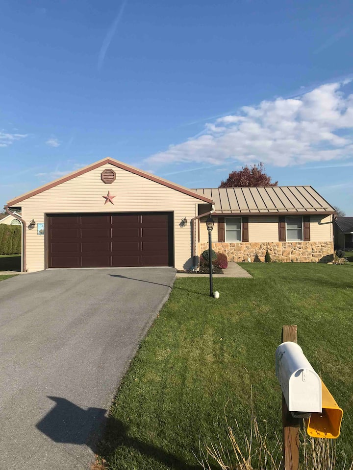 Cozy 3 Bedroom Home With Private Backyard & Patio - Bethel, PA