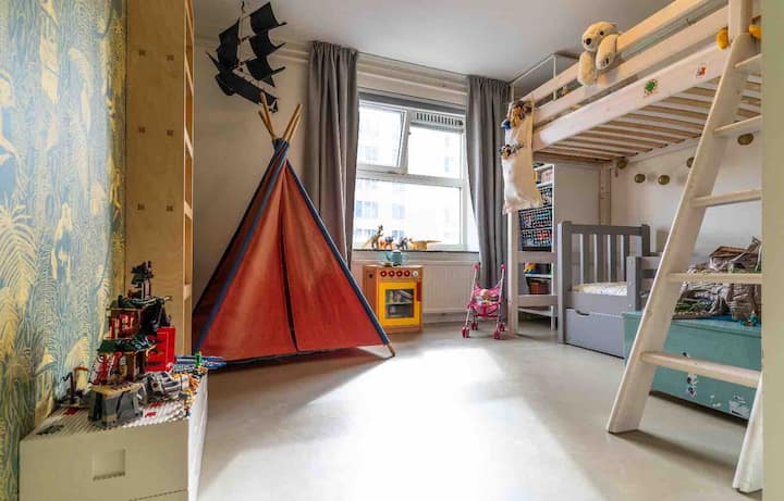Family Home With Canal View - Amsterdam