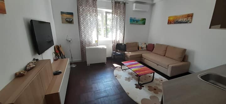 Delux&cozy, Quiet St. &10 Min Walk From Romana Sq. - Bucharest