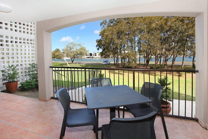 2 Bedroom Apartment  With Pool And Reverse Aircon - Mooloolaba