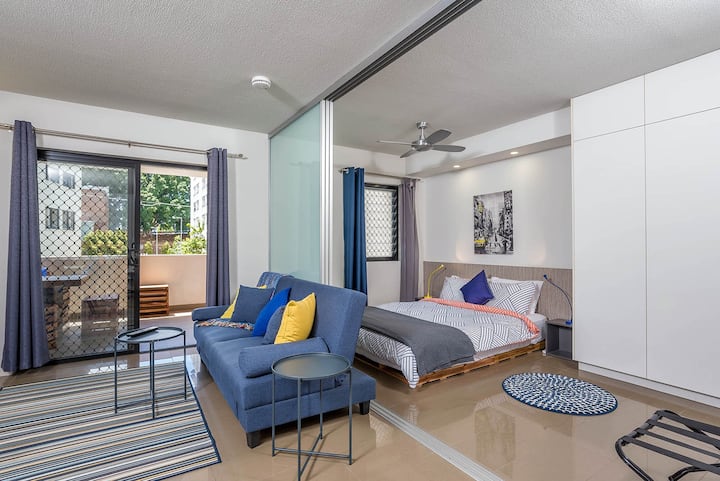 Cool & Groovy 1 Bedroom Pad – Close To Everything! - Brisbane