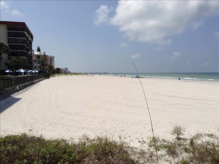 Belleview Gulf  Studio/steps Away From Beach (391) - Indian Shores