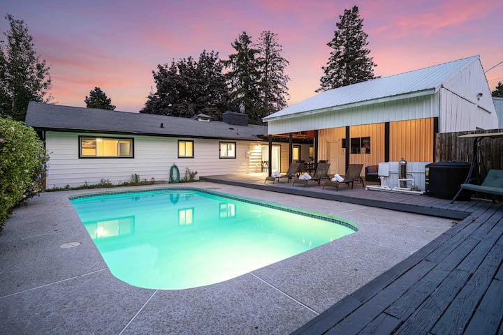 Sunny Pool & Hot Tub House - Wenatchee, WA