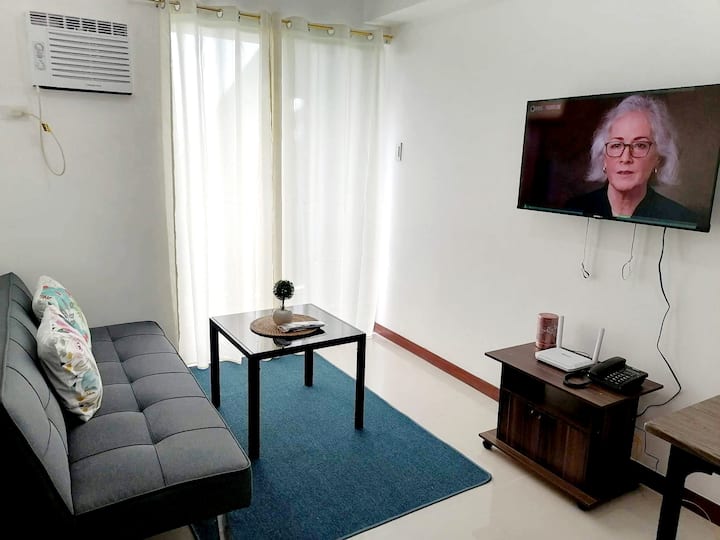 Cozy 2 Br Condo,quiet With Wi-fi At
Urban Hives - Davao City