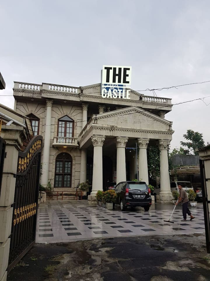 Guest House The Castle - Medan