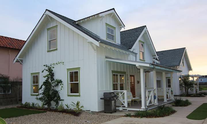 2 Bedroom Vintage Beach Cottage - Carpinteria, CA