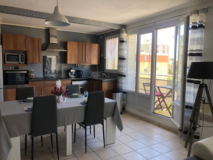 Appartement Balcon, Place De Parking, Centre Ville - Valence