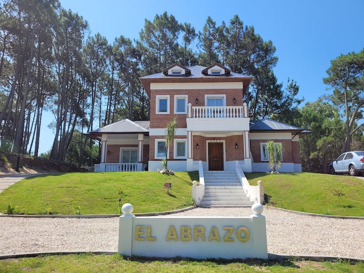 El Abrazo, Hermosa Casa De Categoría En Pinamar N. - Pinamar
